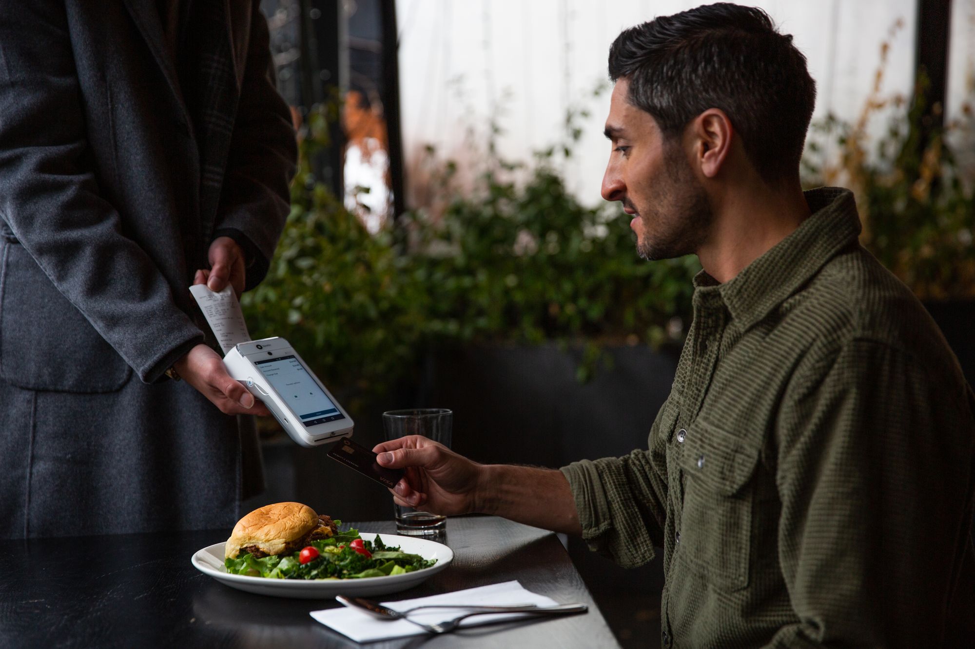 6 Ways Handhelds Can Transform Your Full-Service Restaurant