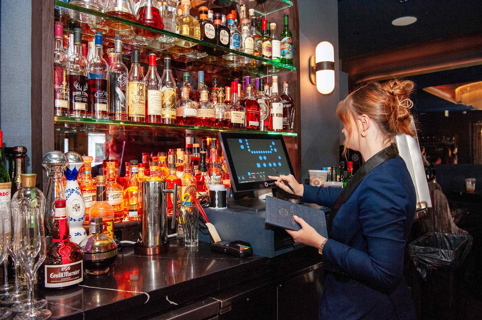 How To Become A Bartender: A 6-Step Guide