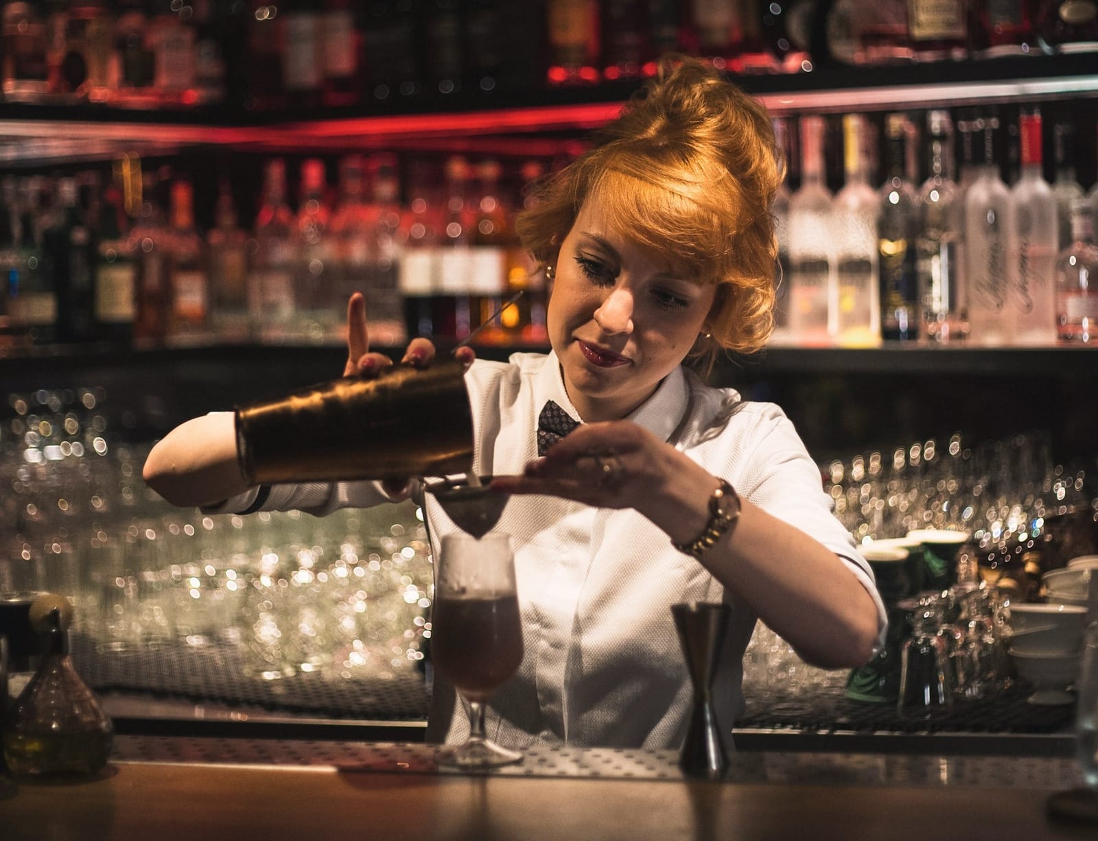 How To Become A Bartender: A 6-Step Guide