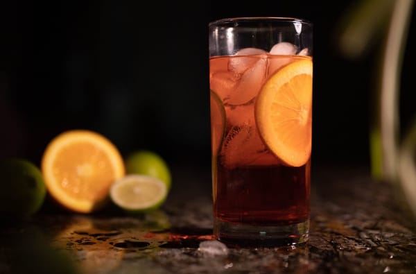 What Is a well drink? A simple guide and 12 recipes.